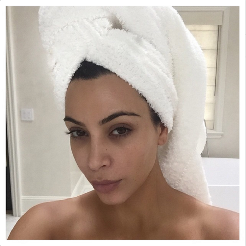 Aquí hay 15 fotos de cómo luce Kim Kardashian sin maquillaje | This Unruly