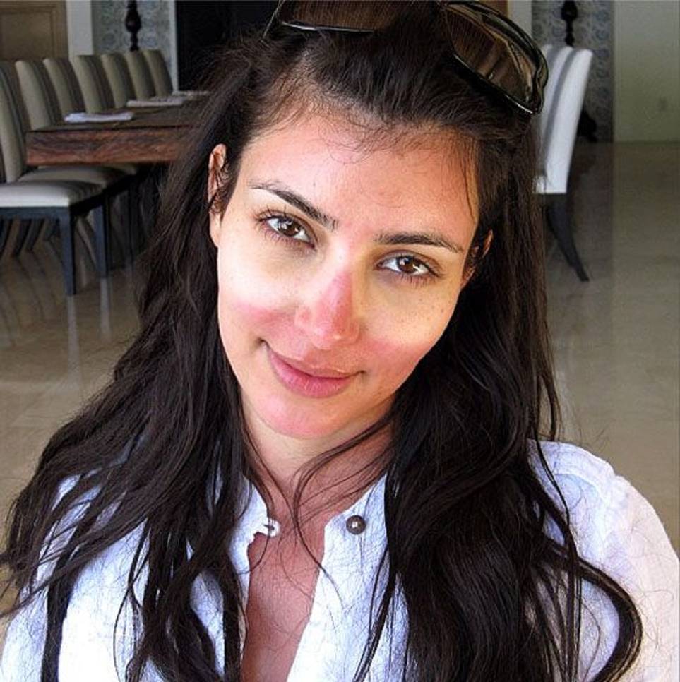 Aquí hay 15 fotos de cómo luce Kim Kardashian sin maquillaje | This Unruly